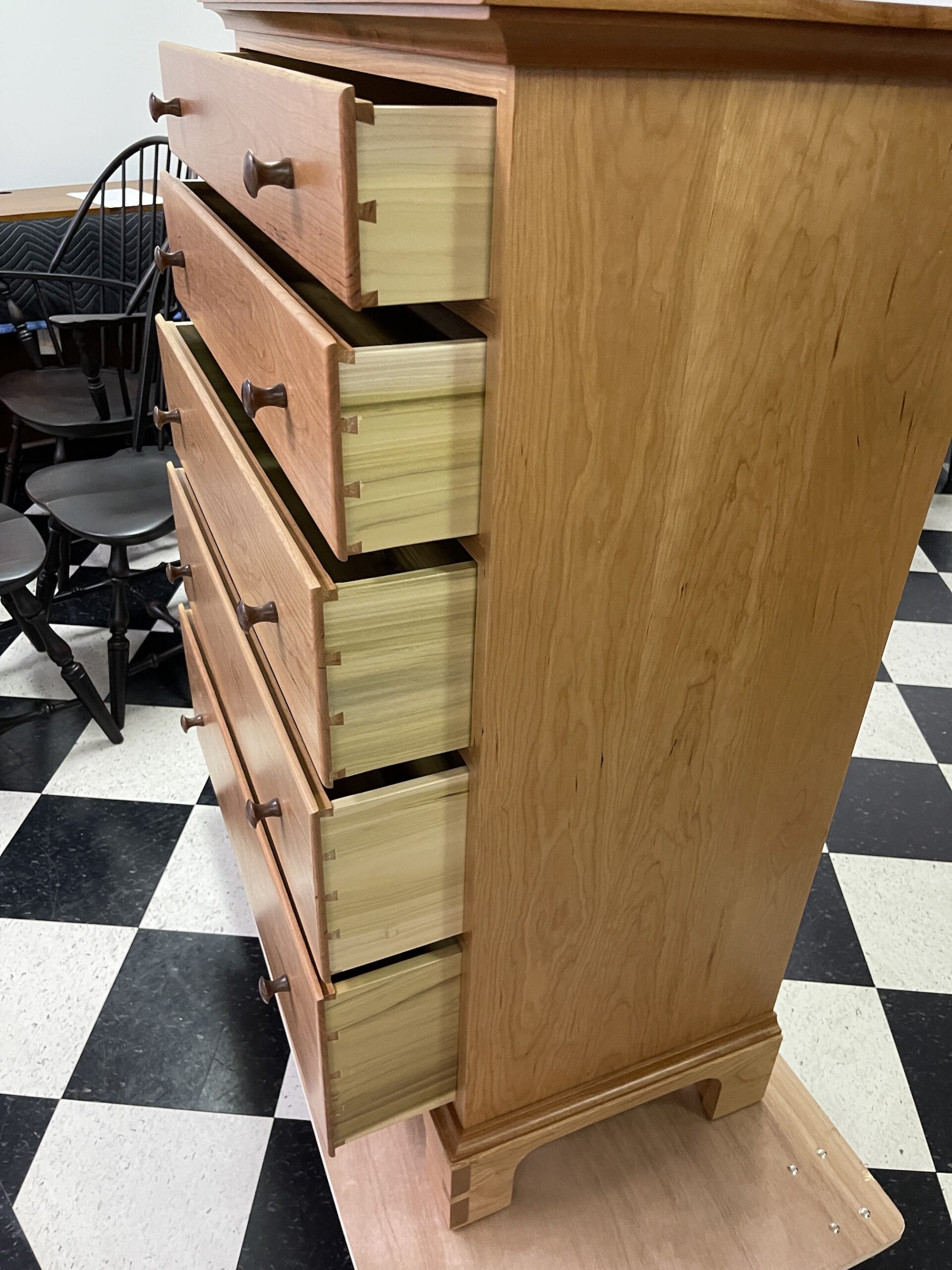 New Model - Cherry Shaker Style Chest of Drawers - 5 Drawers - Natural ...