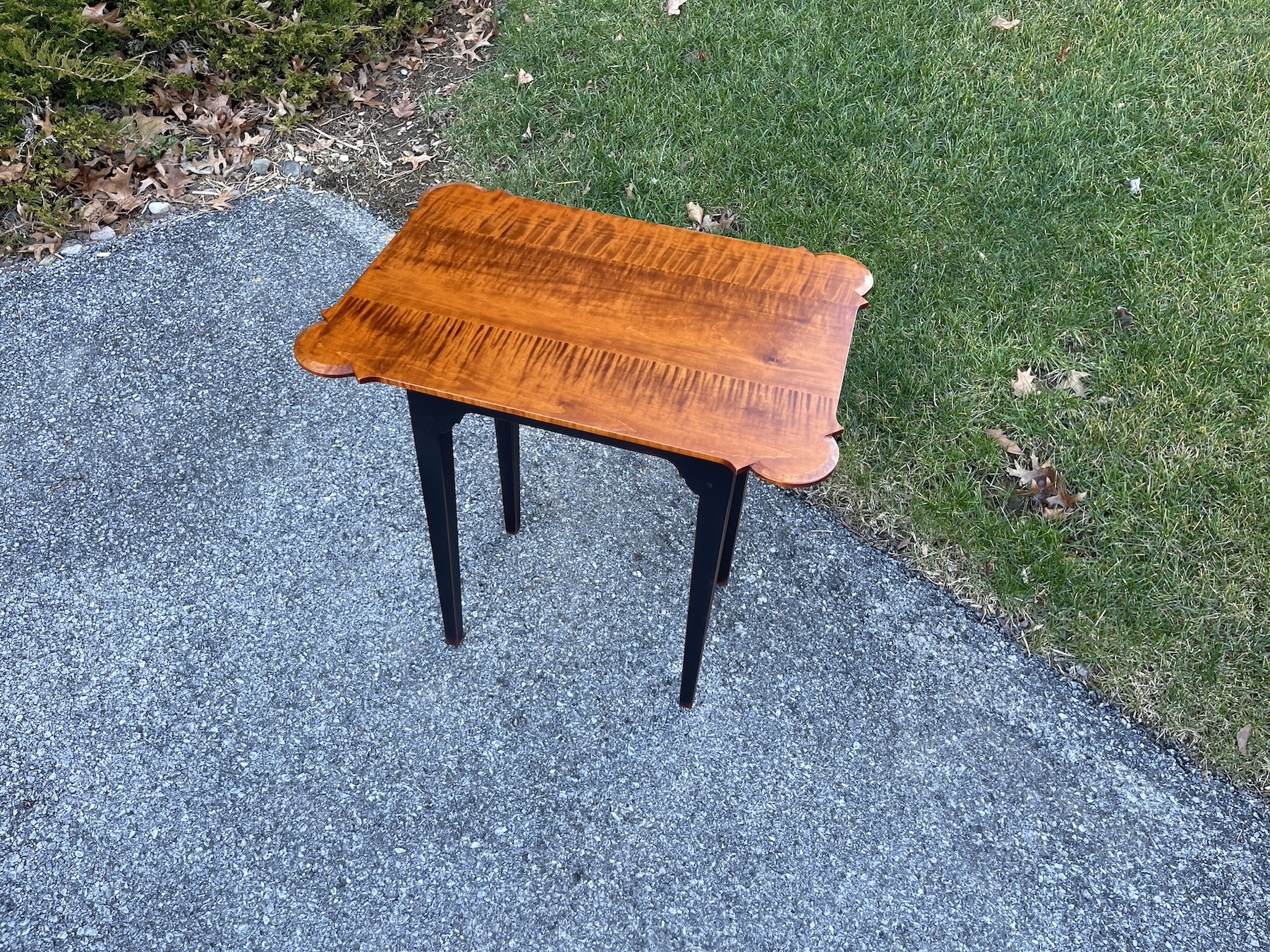 Tiger Maple Wood Porringer Top Shaker Stand with Painted Base