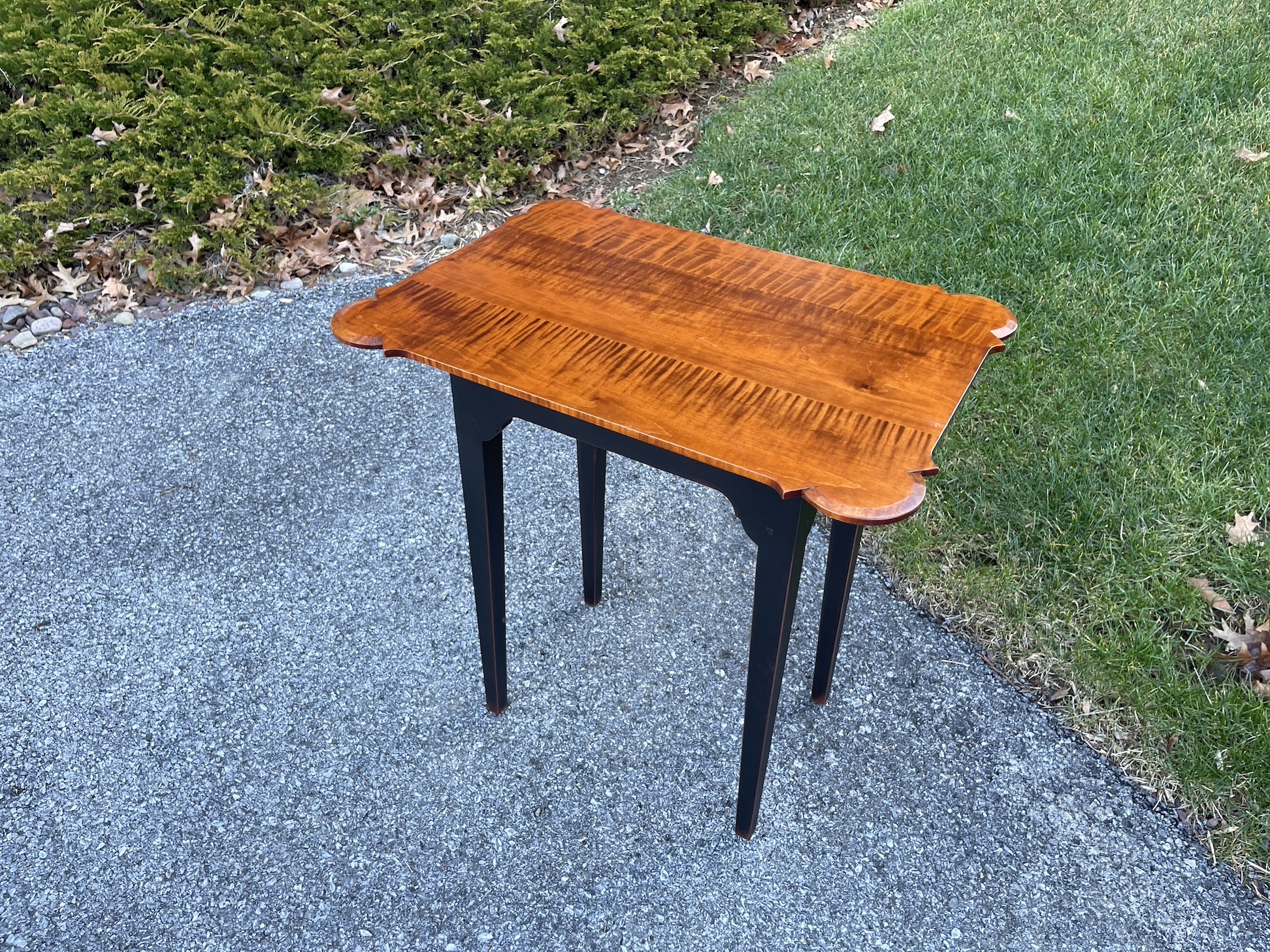 Tiger Maple Wood Porringer Top Shaker Stand with Painted Base